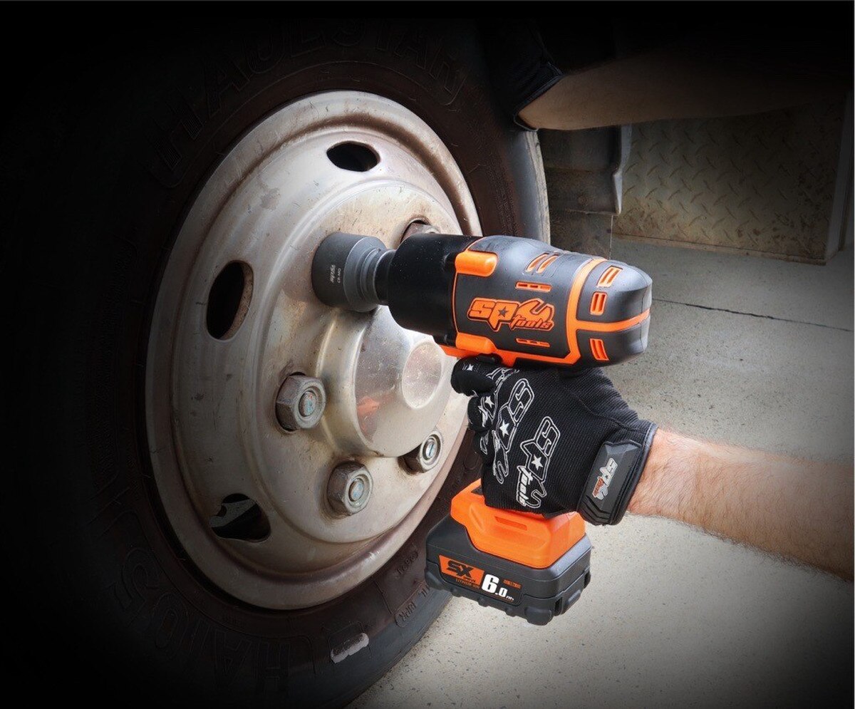 18V 3/4" SX DRIVE HIGH-TORQUE IMPACT WRENCH KIT